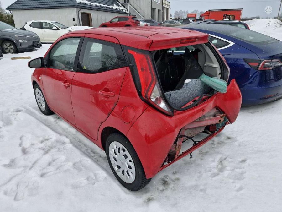 Sarkans Toyota Aygo 2019 Marijampole, ar dzinēja tilpumu 1.00 L un nobraukumu 240 tūkst. km par 3300 €, foto 8 vietnē AUTOMOTO.COM.LV
