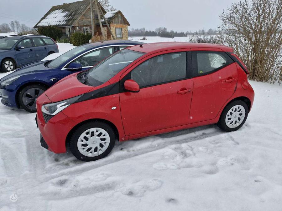 Sarkans Toyota Aygo 2019 Marijampole, ar dzinēja tilpumu 1.00 L un nobraukumu 240 tūkst. km par 3300 €, foto 11 vietnē AUTOMOTO.COM.LV