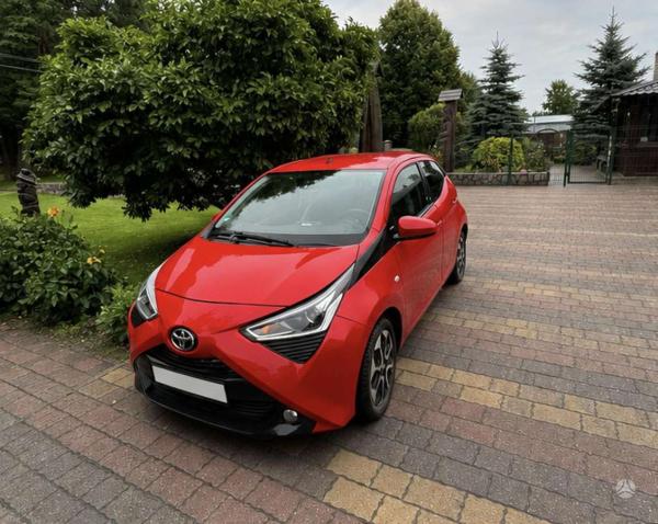 Sarkans Toyota Aygo 2021 Viļņa, ar dzinēja tilpumu 1.00 L un nobraukumu 38 tūkst. km par 6999 €, foto 1 vietnē AUTOMOTO.COM.LV