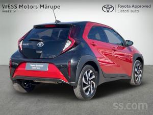 Sarkans Toyota Aygo 2024 Rīga, ar dzinēja tilpumu 1.00 L un nobraukumu 12 tūkst. km par 16990 €, foto 3 vietnē AUTOMOTO.COM.LV