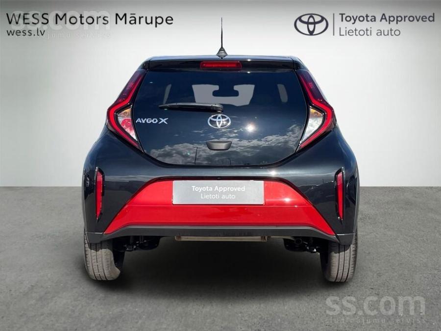 Sarkans Toyota Aygo 2024 Rīga, ar dzinēja tilpumu 1.00 L un nobraukumu 12 tūkst. km par 16990 €, foto 5 vietnē AUTOMOTO.COM.LV