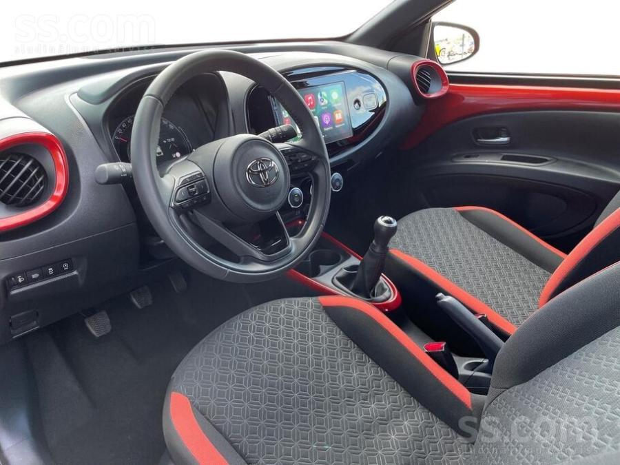 Sarkans Toyota Aygo 2024 Rīga, ar dzinēja tilpumu 1.00 L un nobraukumu 12 tūkst. km par 16990 €, foto 12 vietnē AUTOMOTO.COM.LV