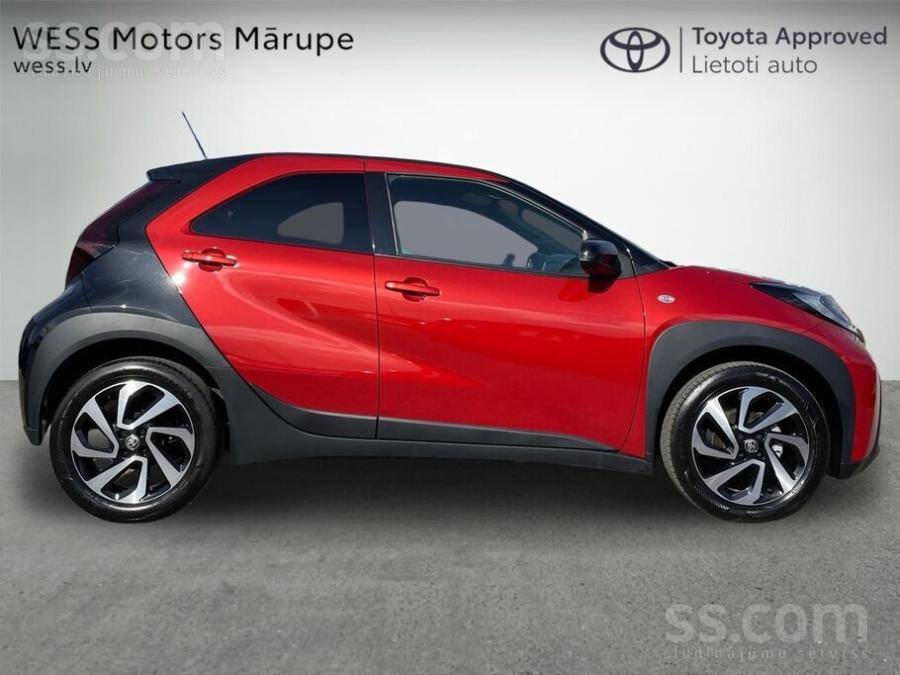 Sarkans Toyota Aygo 2024 Rīga, ar dzinēja tilpumu 1.00 L un nobraukumu 12 tūkst. km par 16990 €, foto 17 vietnē AUTOMOTO.COM.LV