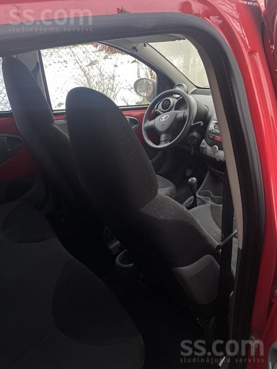 Sarkans Toyota Aygo 2007 Rīga, ar dzinēja tilpumu 1.00 L un nobraukumu 123 tūkst. km par 1500 €, foto 3 vietnē AUTOMOTO.COM.LV