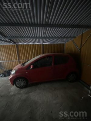 Sarkans Toyota Aygo 2007 Rīga, ar dzinēja tilpumu 1.00 L un nobraukumu 123 tūkst. km par 1500 €, foto 4 vietnē AUTOMOTO.COM.LV