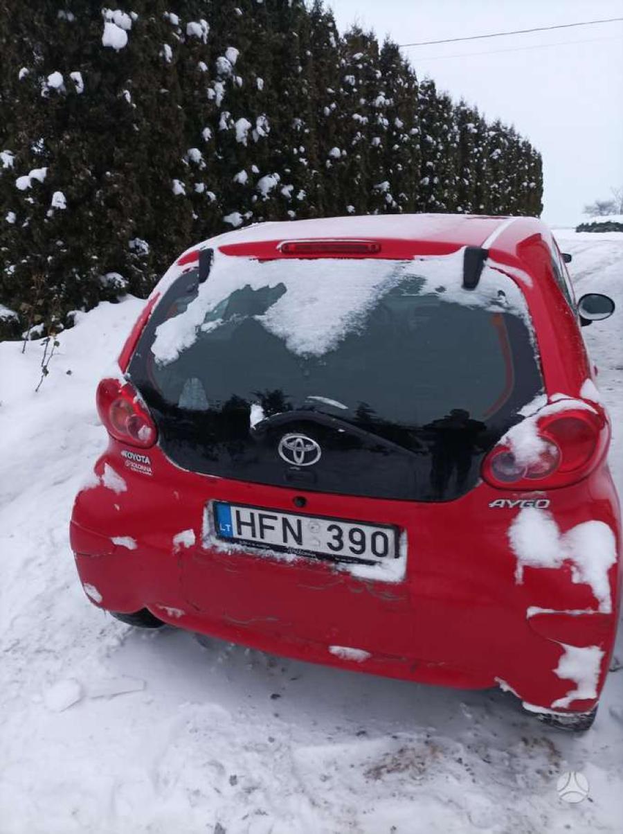 Sarkans Toyota Aygo 2007 Mažeikiai, ar dzinēja tilpumu 1.00 L un nobraukumu 185 tūkst. km par 1200 €, foto 1 vietnē AUTOMOTO.COM.LV