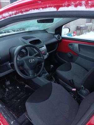 Sarkans Toyota Aygo 2007 Mažeikiai, ar dzinēja tilpumu 1.00 L un nobraukumu 185 tūkst. km par 1200 €, foto 3 vietnē AUTOMOTO.COM.LV