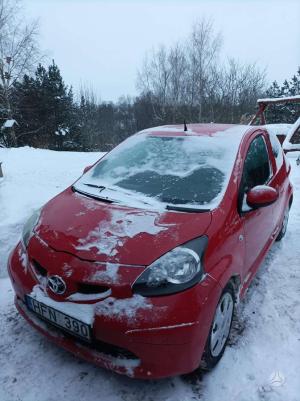 Sarkans Toyota Aygo 2007 Mažeikiai, ar dzinēja tilpumu 1.00 L un nobraukumu 185 tūkst. km par 1200 €, foto 4 vietnē AUTOMOTO.COM.LV