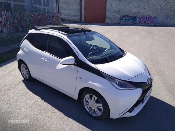 Balts Toyota Aygo 2016 Tallina, ar dzinēja tilpumu 1.00 L un nobraukumu 152 tūkst. km par 10990 €, foto 1 vietnē AUTOMOTO.COM.LV