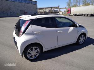 Balts Toyota Aygo 2016 Tallina, ar dzinēja tilpumu 1.00 L un nobraukumu 152 tūkst. km par 10990 €, foto 4 vietnē AUTOMOTO.COM.LV