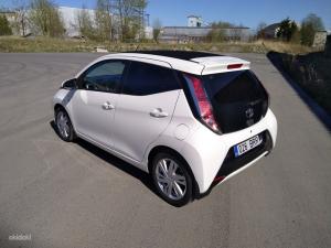 Balts Toyota Aygo 2016 Tallina, ar dzinēja tilpumu 1.00 L un nobraukumu 152 tūkst. km par 10990 €, foto 18 vietnē AUTOMOTO.COM.LV