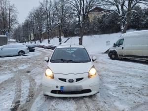 Balts Toyota Aygo 2007 Viļņa, ar dzinēja tilpumu 1.00 L un nobraukumu 182 tūkst. km par 1650 €, foto 2 vietnē AUTOMOTO.COM.LV