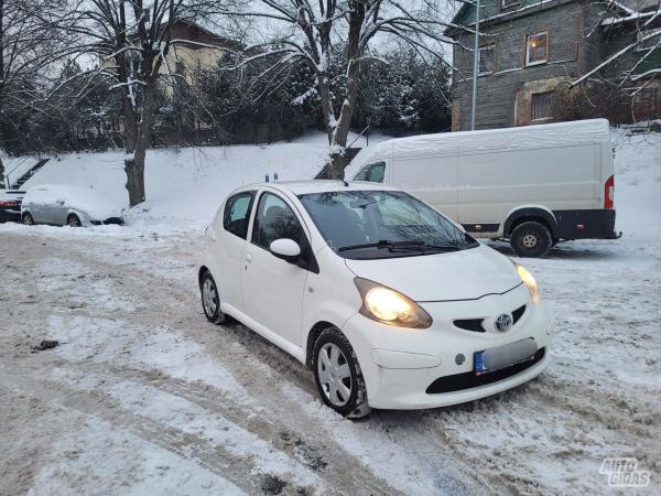White Toyota Aygo 2007 in Vilnius, with an engine capacity of 1.00 L and mileage of 182 thousand km for 1650 €, photo 3 on AUTOMOTO.COM.LV