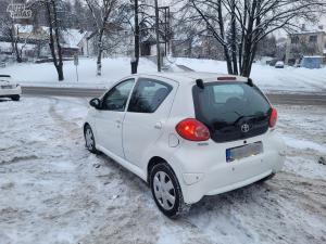 Balts Toyota Aygo 2007 Viļņa, ar dzinēja tilpumu 1.00 L un nobraukumu 182 tūkst. km par 1650 €, foto 4 vietnē AUTOMOTO.COM.LV