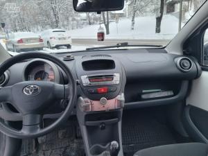 Balts Toyota Aygo 2007 Viļņa, ar dzinēja tilpumu 1.00 L un nobraukumu 182 tūkst. km par 1650 €, foto 7 vietnē AUTOMOTO.COM.LV