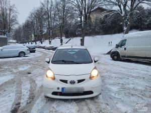 White Toyota Aygo 2007 in Vilnius, with an engine capacity of 1.00 L and mileage of 182 thousand km for 1480 €, photo 2 on AUTOMOTO.COM.LV