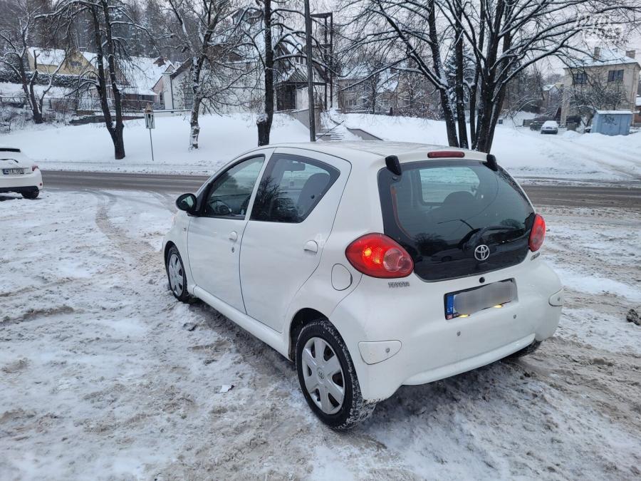 White Toyota Aygo 2007 in Vilnius, with an engine capacity of 1.00 L and mileage of 182 thousand km for 1480 €, photo 4 on AUTOMOTO.COM.LV