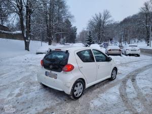 White Toyota Aygo 2007 in Vilnius, with an engine capacity of 1.00 L and mileage of 182 thousand km for 1480 €, photo 6 on AUTOMOTO.COM.LV