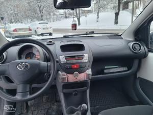 White Toyota Aygo 2007 in Vilnius, with an engine capacity of 1.00 L and mileage of 182 thousand km for 1480 €, photo 7 on AUTOMOTO.COM.LV