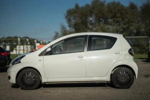 Balts Toyota Aygo 2010 Liepāja, ar dzinēja tilpumu 1.00 L un nobraukumu 94 tūkst. km par 3800 €, foto 3 vietnē AUTOMOTO.COM.LV