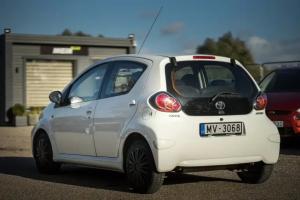 Balts Toyota Aygo 2010 Liepāja, ar dzinēja tilpumu 1.00 L un nobraukumu 94 tūkst. km par 3800 €, foto 4 vietnē AUTOMOTO.COM.LV