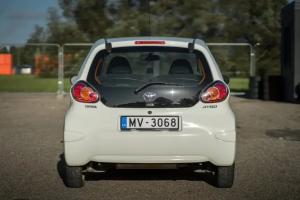 Balts Toyota Aygo 2010 Liepāja, ar dzinēja tilpumu 1.00 L un nobraukumu 94 tūkst. km par 3800 €, foto 5 vietnē AUTOMOTO.COM.LV