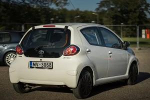 Balts Toyota Aygo 2010 Liepāja, ar dzinēja tilpumu 1.00 L un nobraukumu 94 tūkst. km par 3800 €, foto 6 vietnē AUTOMOTO.COM.LV