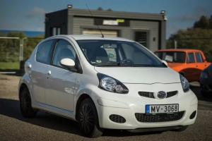 Balts Toyota Aygo 2010 Liepāja, ar dzinēja tilpumu 1.00 L un nobraukumu 94 tūkst. km par 3800 €, foto 8 vietnē AUTOMOTO.COM.LV