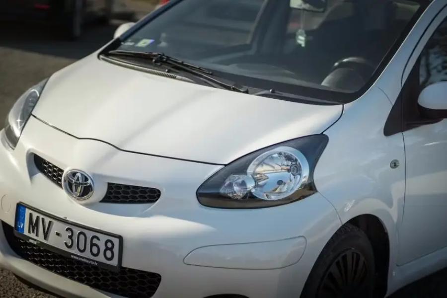 Balts Toyota Aygo 2010 Liepāja, ar dzinēja tilpumu 1.00 L un nobraukumu 94 tūkst. km par 3800 €, foto 10 vietnē AUTOMOTO.COM.LV