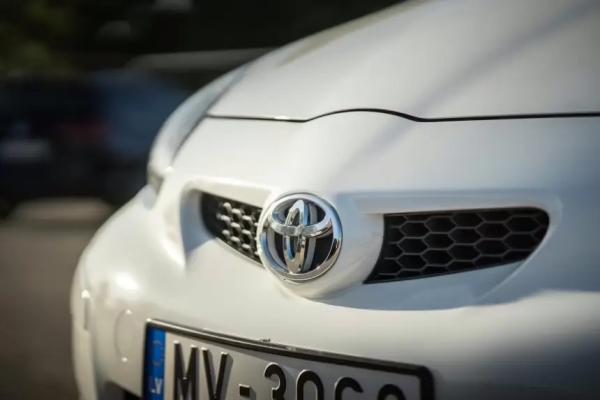 White Toyota Aygo 2010 in Liepaja, with an engine capacity of 1.00 L and mileage of 94 thousand km for 3800 €, photo 10 on AUTOMOTO.COM.LV