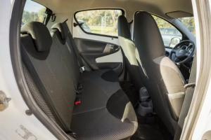 Balts Toyota Aygo 2010 Liepāja, ar dzinēja tilpumu 1.00 L un nobraukumu 94 tūkst. km par 3800 €, foto 16 vietnē AUTOMOTO.COM.LV