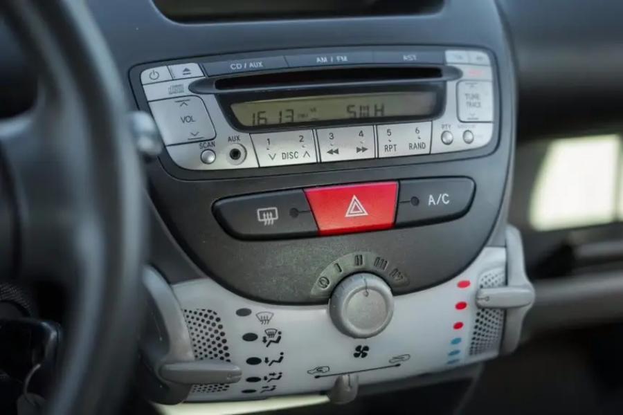 Balts Toyota Aygo 2010 Liepāja, ar dzinēja tilpumu 1.00 L un nobraukumu 94 tūkst. km par 3800 €, foto 18 vietnē AUTOMOTO.COM.LV