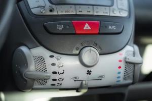 Balts Toyota Aygo 2010 Liepāja, ar dzinēja tilpumu 1.00 L un nobraukumu 94 tūkst. km par 3800 €, foto 20 vietnē AUTOMOTO.COM.LV