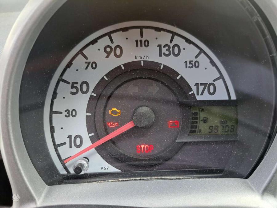 White Toyota Aygo 2012 in Vilnius, with an engine capacity of 1.00 L and mileage of 98 thousand km for 2700 €, photo 7 on AUTOMOTO.COM.LV