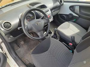 White Toyota Aygo 2012 in Vilnius, with an engine capacity of 1.00 L and mileage of 98 thousand km for 2700 €, photo 8 on AUTOMOTO.COM.LV