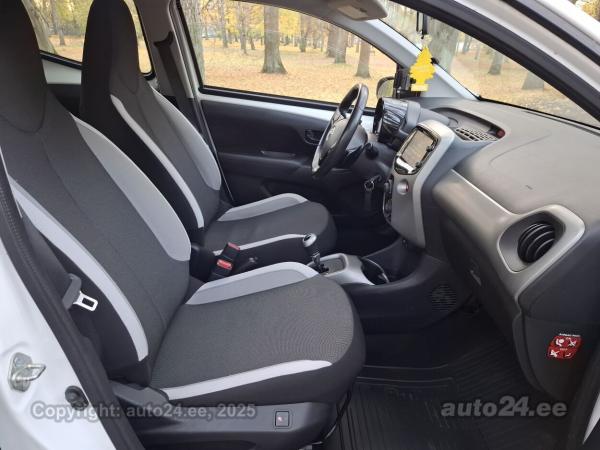 Balts Toyota Aygo 2015 Tartu, ar dzinēja tilpumu 1.00 L un nobraukumu 63 tūkst. km par 7999 €, foto 11 vietnē AUTOMOTO.COM.LV