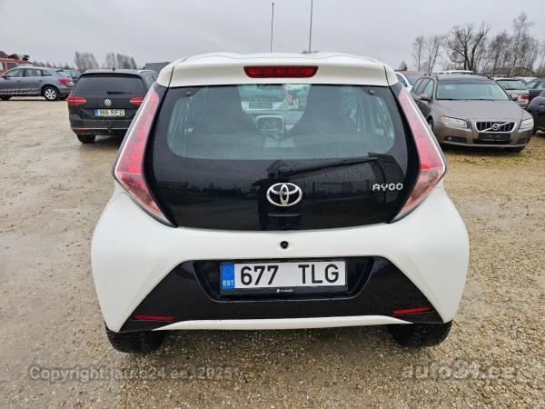 Balts Toyota Aygo 2015 Tartu, ar dzinēja tilpumu 1.00 L un nobraukumu 220 tūkst. km par 6490 €, foto 4 vietnē AUTOMOTO.COM.LV