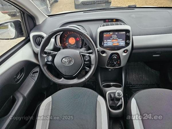 Balts Toyota Aygo 2015 Tartu, ar dzinēja tilpumu 1.00 L un nobraukumu 220 tūkst. km par 6490 €, foto 8 vietnē AUTOMOTO.COM.LV