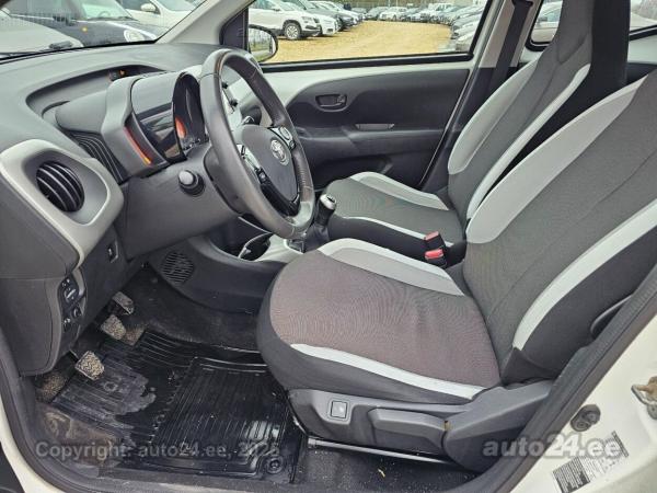 Balts Toyota Aygo 2015 Tartu, ar dzinēja tilpumu 1.00 L un nobraukumu 220 tūkst. km par 6490 €, foto 9 vietnē AUTOMOTO.COM.LV