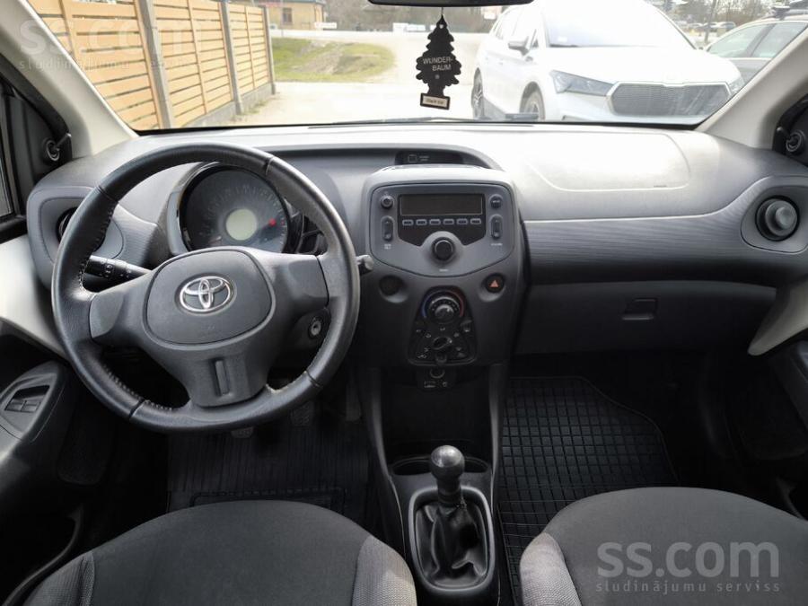 White Toyota Aygo 2016 in Jelgava, with an engine capacity of 1.00 L and mileage of 226 thousand km for 3500 €, photo 3 on AUTOMOTO.COM.LV