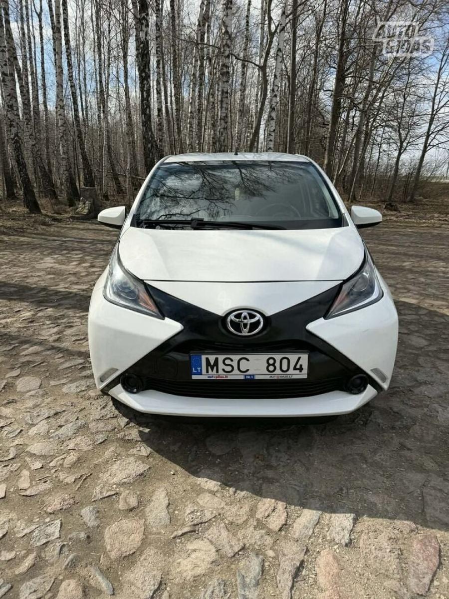Balts Toyota Aygo 2016 Panevēža, ar dzinēja tilpumu 1.00 L un nobraukumu 202 tūkst. km par 5500 €, foto 5 vietnē AUTOMOTO.COM.LV
