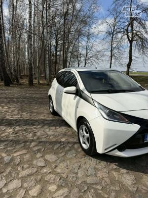 Balts Toyota Aygo 2016 Panevēža, ar dzinēja tilpumu 1.00 L un nobraukumu 202 tūkst. km par 5500 €, foto 6 vietnē AUTOMOTO.COM.LV
