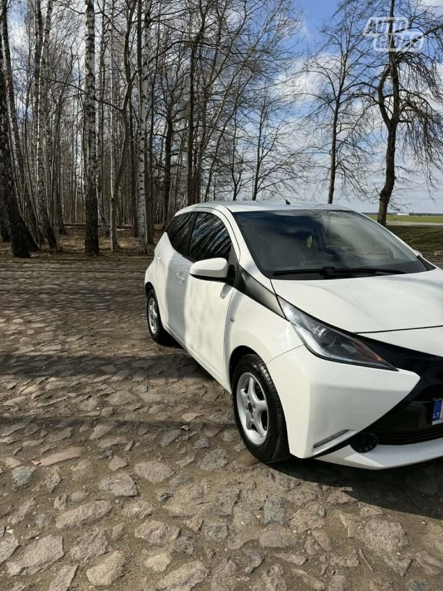 Balts Toyota Aygo 2016 Panevēža, ar dzinēja tilpumu 1.00 L un nobraukumu 202 tūkst. km par 5500 €, foto 6 vietnē AUTOMOTO.COM.LV