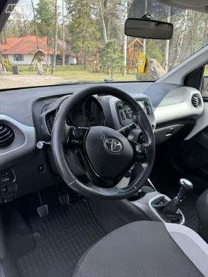 Balts Toyota Aygo 2016 Panevēža, ar dzinēja tilpumu 1.00 L un nobraukumu 202 tūkst. km par 5500 €, foto 10 vietnē AUTOMOTO.COM.LV