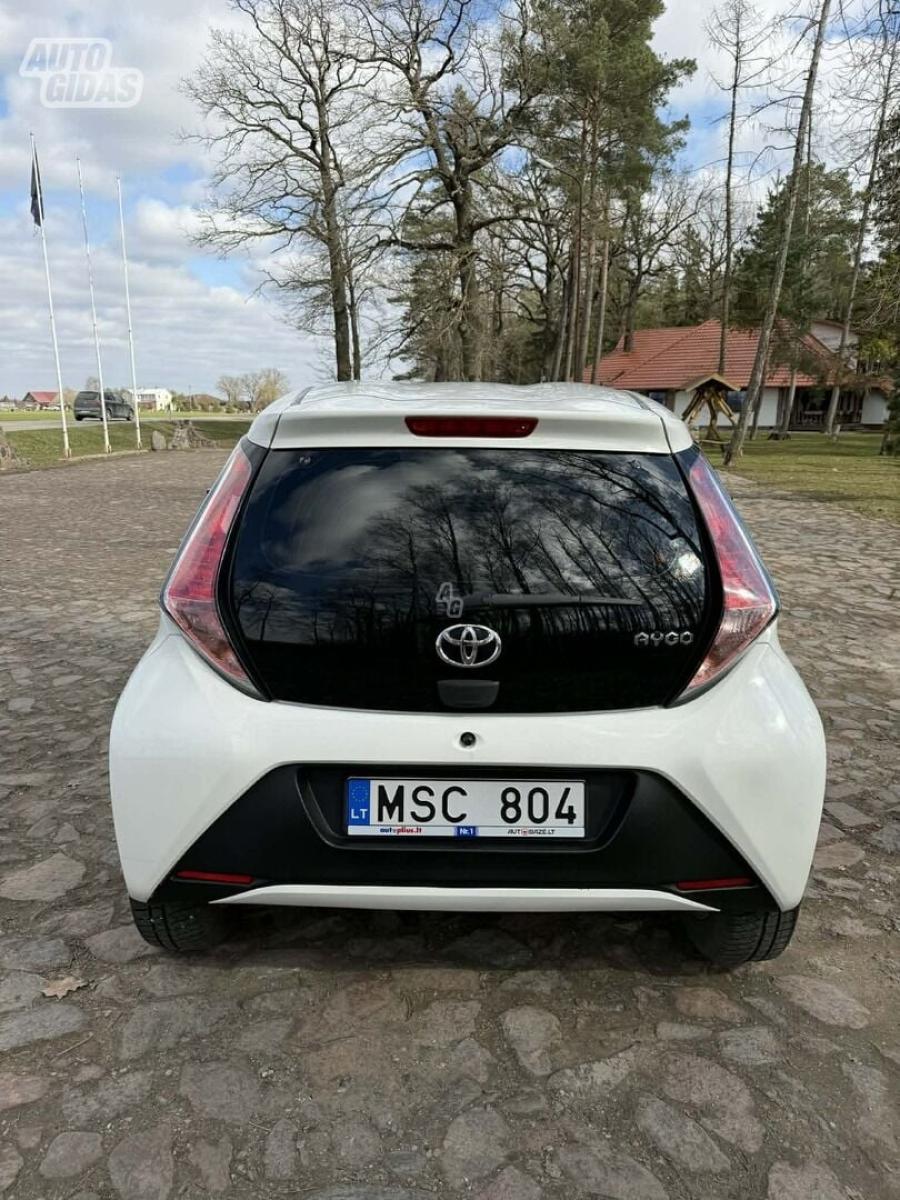 Balts Toyota Aygo 2016 Panevēža, ar dzinēja tilpumu 1.00 L un nobraukumu 202 tūkst. km par 5500 €, foto 17 vietnē AUTOMOTO.COM.LV