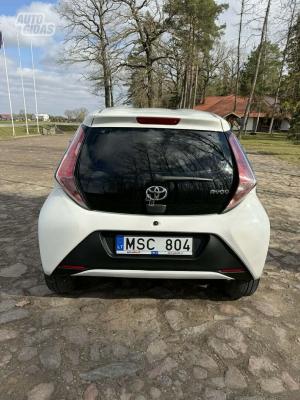 Balts Toyota Aygo 2016 Panevēža, ar dzinēja tilpumu 1.00 L un nobraukumu 202 tūkst. km par 5500 €, foto 23 vietnē AUTOMOTO.COM.LV