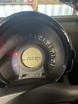 Balts Toyota Aygo 2016 Panevēža, ar dzinēja tilpumu 1.00 L un nobraukumu 202 tūkst. km par 5500 €, foto 24 vietnē AUTOMOTO.COM.LV