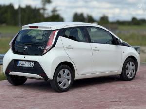 White Toyota Aygo 2016 in Vilnius, with an engine capacity of 1.00 L and mileage of 54 thousand km for 5100 €, photo 5 on AUTOMOTO.COM.LV