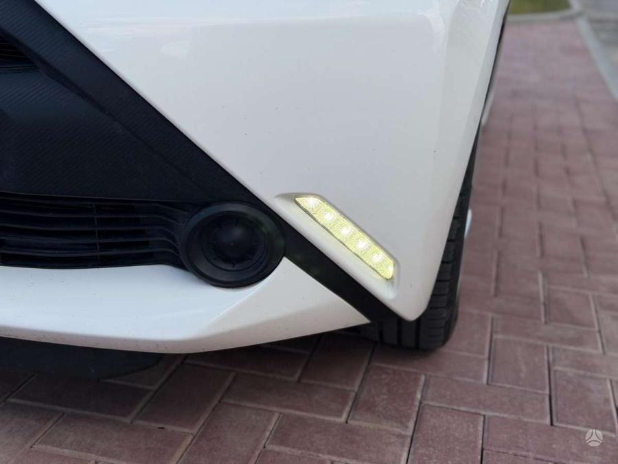 White Toyota Aygo 2016 in Vilnius, with an engine capacity of 1.00 L and mileage of 54 thousand km for 5100 €, photo 8 on AUTOMOTO.COM.LV