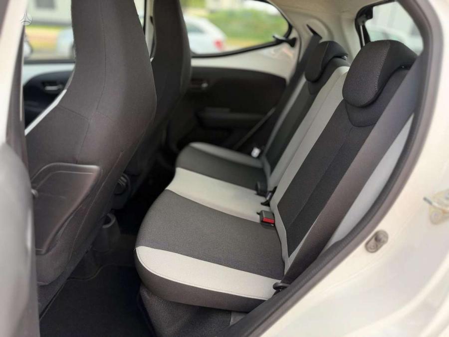White Toyota Aygo 2016 in Vilnius, with an engine capacity of 1.00 L and mileage of 54 thousand km for 5100 €, photo 10 on AUTOMOTO.COM.LV